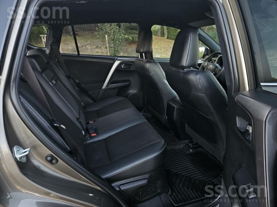 Zaļš Toyota RAV4 2016 Rīga, ar dzinēja tilpumu 2.50 L un nobraukumu 93 tūkst. km par 21700 €, foto 14 vietnē AUTOMOTO.COM.LV