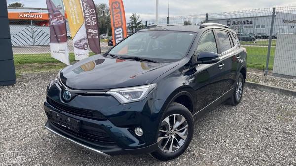 Toyota RAV4 2018 in Marijampole on AUTOMOTO.COM.LV Green Toyota RAV4 2018 in Marijampole, with an engine capacity of 2.50 L and mileage of 239 thousand km for 15900 €, photo 1 on AUTOMOTO.COM.LV