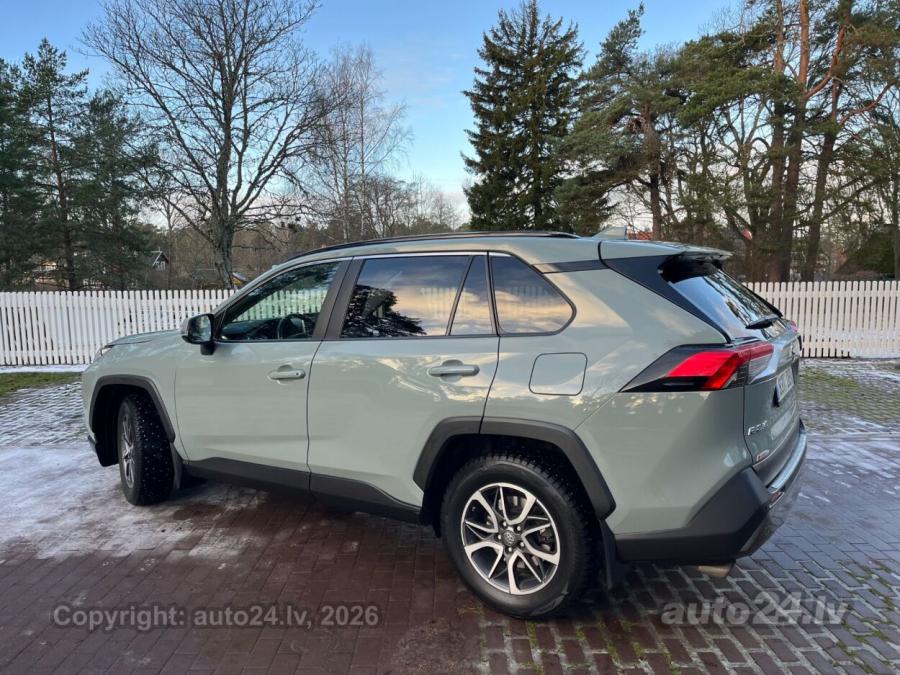 Zaļš Toyota RAV4 2019 Tallina, ar dzinēja tilpumu 2.00 L un nobraukumu 107 tūkst. km par 22500 €, foto 2 vietnē AUTOMOTO.COM.LV