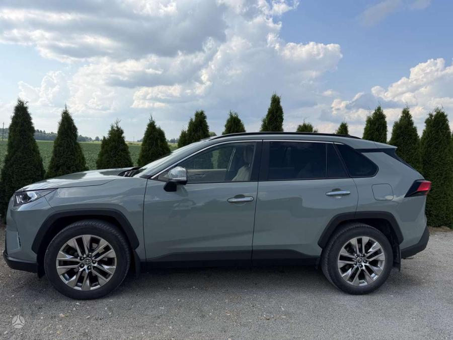 Zaļš Toyota RAV4 2019 Šauļi, ar dzinēja tilpumu 1.99 L un nobraukumu 119 tūkst. km par 27000 €, foto 3 vietnē AUTOMOTO.COM.LV