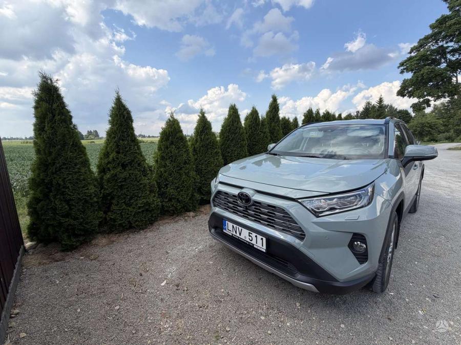 Zaļš Toyota RAV4 2019 Šauļi, ar dzinēja tilpumu 1.99 L un nobraukumu 119 tūkst. km par 27000 €, foto 4 vietnē AUTOMOTO.COM.LV