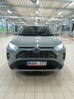 Green Toyota RAV4 2021 in Vilnius, with an engine capacity of 2.49 L and mileage of 111 thousand km for 27900 €, photo  on AUTOMOTO.COM.LV