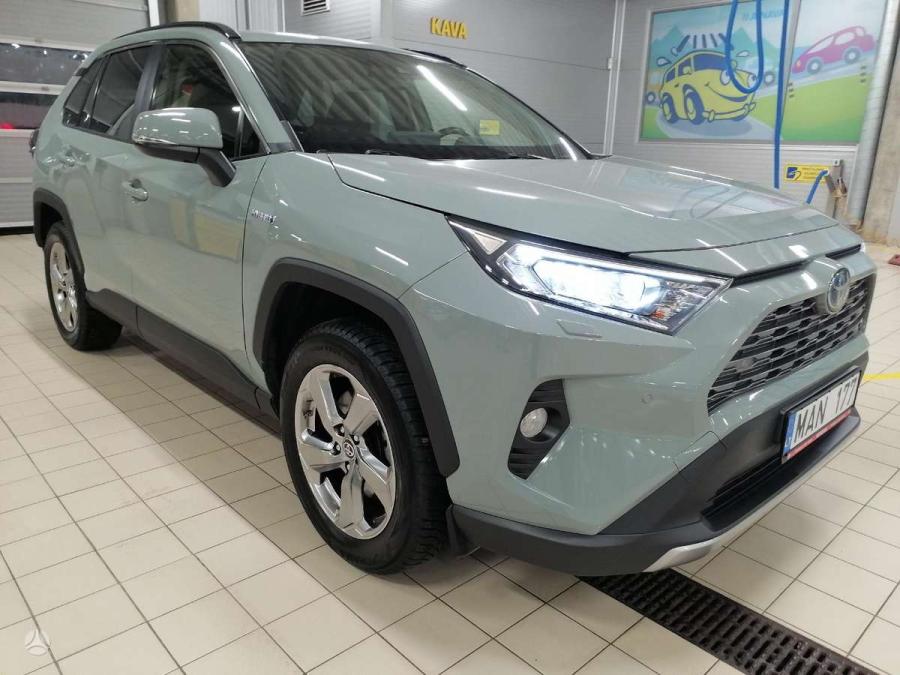 Green Toyota RAV4 2021 in Vilnius, with an engine capacity of 2.49 L and mileage of 111 thousand km for 27900 €, photo 9 on AUTOMOTO.COM.LV