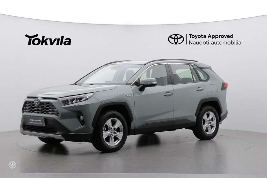 Green Toyota RAV4 2021 in Vilnius, with an engine capacity of 2.49 L and mileage of 46 thousand km for 28900 €, photo 1 on AUTOMOTO.COM.LV