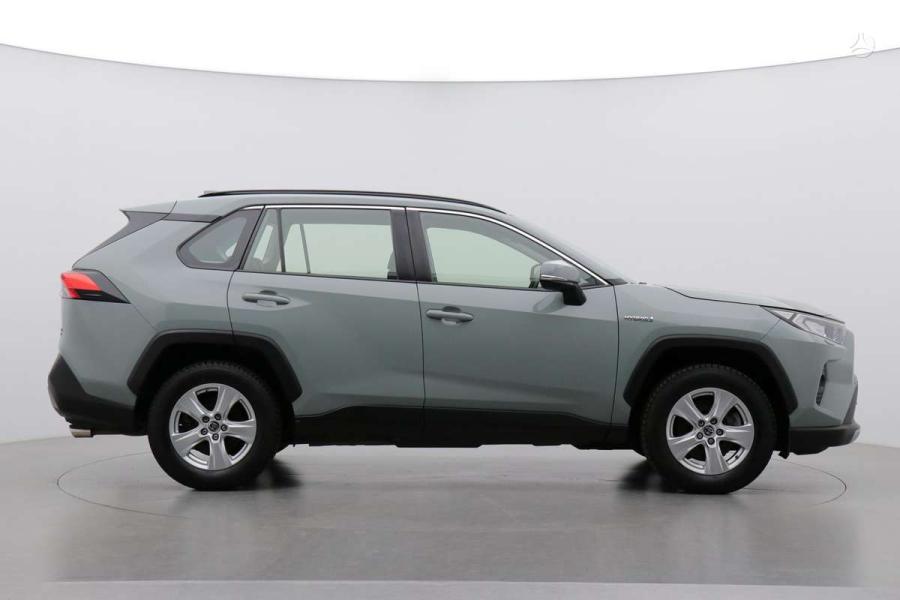 Green Toyota RAV4 2021 in Vilnius, with an engine capacity of 2.49 L and mileage of 46 thousand km for 28900 €, photo 16 on AUTOMOTO.COM.LV