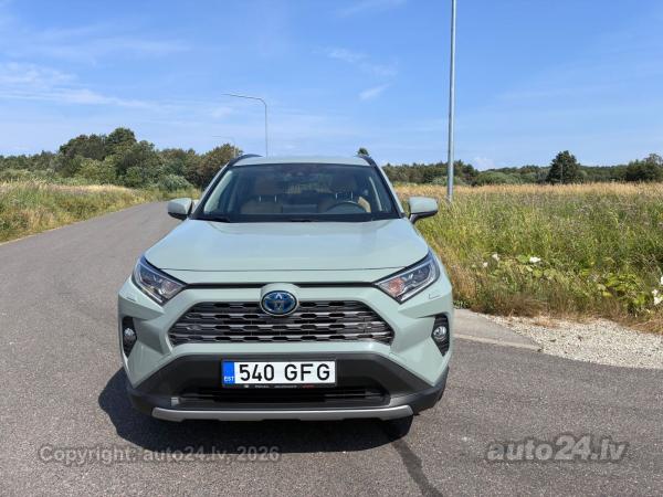 Green Toyota RAV4 2022 in Tallinn, with an engine capacity of 2.50 L and mileage of 34 thousand km for 38500 €, photo 2 on AUTOMOTO.COM.LV