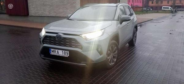 Green Toyota RAV4 2023 in Ukmerge, with an engine capacity of 2.49 L and mileage of 35 thousand km for 31500 €, photo 6 on AUTOMOTO.COM.LV