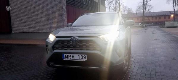 Green Toyota RAV4 2023 in Ukmerge, with an engine capacity of 2.49 L and mileage of 35 thousand km for 31500 €, photo 7 on AUTOMOTO.COM.LV