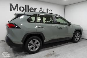 Green Toyota RAV4 2023 in Vilnius, with an engine capacity of 2.50 L and mileage of 150 thousand km for 26900 €, photo 3 on AUTOMOTO.COM.LV