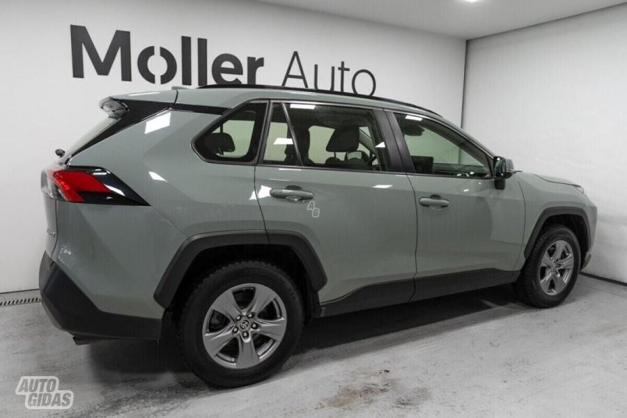 Green Toyota RAV4 2023 in Vilnius, with an engine capacity of 2.50 L and mileage of 150 thousand km for 26900 €, photo 3 on AUTOMOTO.COM.LV