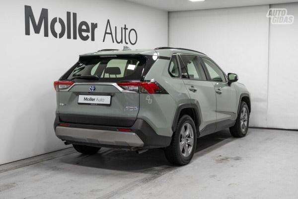 Zaļš Toyota RAV4 2023 Viļņa, ar dzinēja tilpumu 2.50 L un nobraukumu 150 tūkst. km par 26900 €, foto 4 vietnē AUTOMOTO.COM.LV