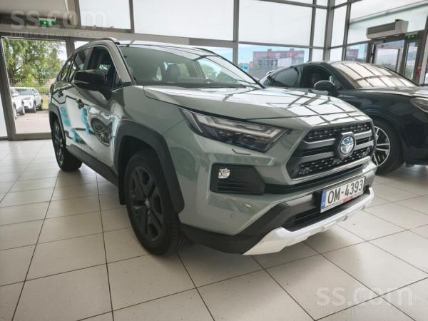 Зеленый Тойота РАВ 4 2024 в Рига, объемом двигателя 2.50 л и пробегом 55 тыс. км за 37900 €, фото 4 на AUTOMOTO.COM.LV