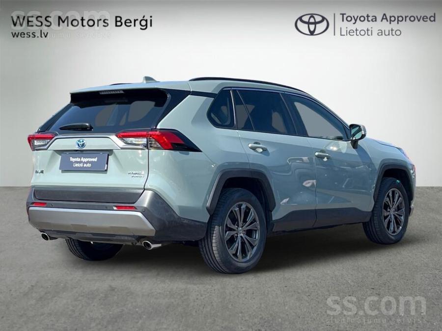 Green Toyota RAV4 2024 in Riga, with an engine capacity of 2.50 L and mileage of 51 thousand km for 38990 €, photo 3 on AUTOMOTO.COM.LV