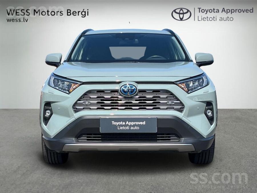 Green Toyota RAV4 2024 in Riga, with an engine capacity of 2.50 L and mileage of 51 thousand km for 38990 €, photo 6 on AUTOMOTO.COM.LV