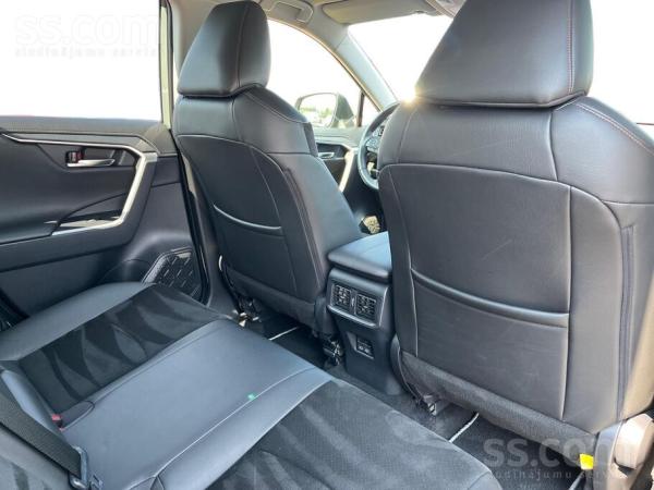 Green Toyota RAV4 2024 in Riga, with an engine capacity of 2.50 L and mileage of 51 thousand km for 38990 €, photo 7 on AUTOMOTO.COM.LV