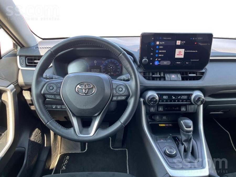 Green Toyota RAV4 2024 in Riga, with an engine capacity of 2.50 L and mileage of 51 thousand km for 38990 €, photo 10 on AUTOMOTO.COM.LV