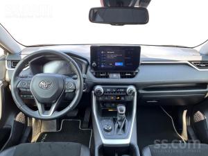 Green Toyota RAV4 2024 in Riga, with an engine capacity of 2.50 L and mileage of 51 thousand km for 38990 €, photo 12 on AUTOMOTO.COM.LV
