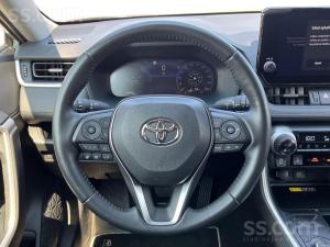 Green Toyota RAV4 2024 in Riga, with an engine capacity of 2.50 L and mileage of 51 thousand km for 38990 €, photo 13 on AUTOMOTO.COM.LV