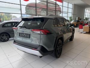 Green Toyota RAV4 2024 in Riga, with an engine capacity of 2.50 L and mileage of 73 thousand km for 36990 €, photo 6 on AUTOMOTO.COM.LV