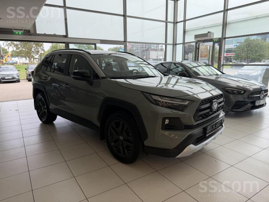 Green Toyota RAV4 2024 in Riga, with an engine capacity of 2.50 L and mileage of 73 thousand km for 36990 €, photo 7 on AUTOMOTO.COM.LV
