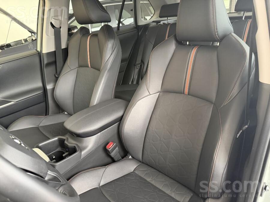 Green Toyota RAV4 2024 in Riga, with an engine capacity of 2.50 L and mileage of 73 thousand km for 36990 €, photo 9 on AUTOMOTO.COM.LV