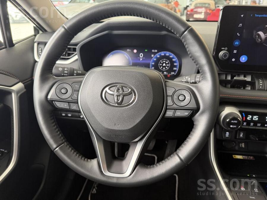 Green Toyota RAV4 2024 in Riga, with an engine capacity of 2.50 L and mileage of 73 thousand km for 36990 €, photo 20 on AUTOMOTO.COM.LV