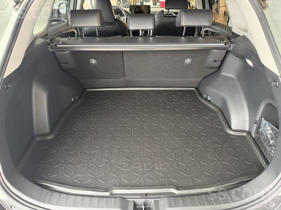Green Toyota RAV4 2024 in Riga, with an engine capacity of 2.50 L and mileage of 73 thousand km for 36990 €, photo 25 on AUTOMOTO.COM.LV