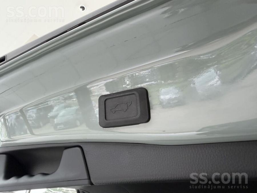 Green Toyota RAV4 2024 in Riga, with an engine capacity of 2.50 L and mileage of 73 thousand km for 36990 €, photo 28 on AUTOMOTO.COM.LV