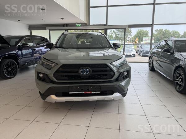 Toyota RAV4 2024 Rīga vietnē Zaļš Toyota RAV4 2024 Rīga, ar dzinēja tilpumu 2.50 L un nobraukumu 73 tūkst. km par 36990 €, foto 3 vietnē AUTOMOTO.COM.LV