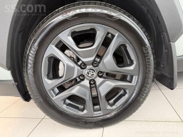 Toyota RAV4 2024 Rīga vietnē Zaļš Toyota RAV4 2024 Rīga, ar dzinēja tilpumu 2.50 L un nobraukumu 73 tūkst. km par 36990 €, foto 8 vietnē AUTOMOTO.COM.LV
