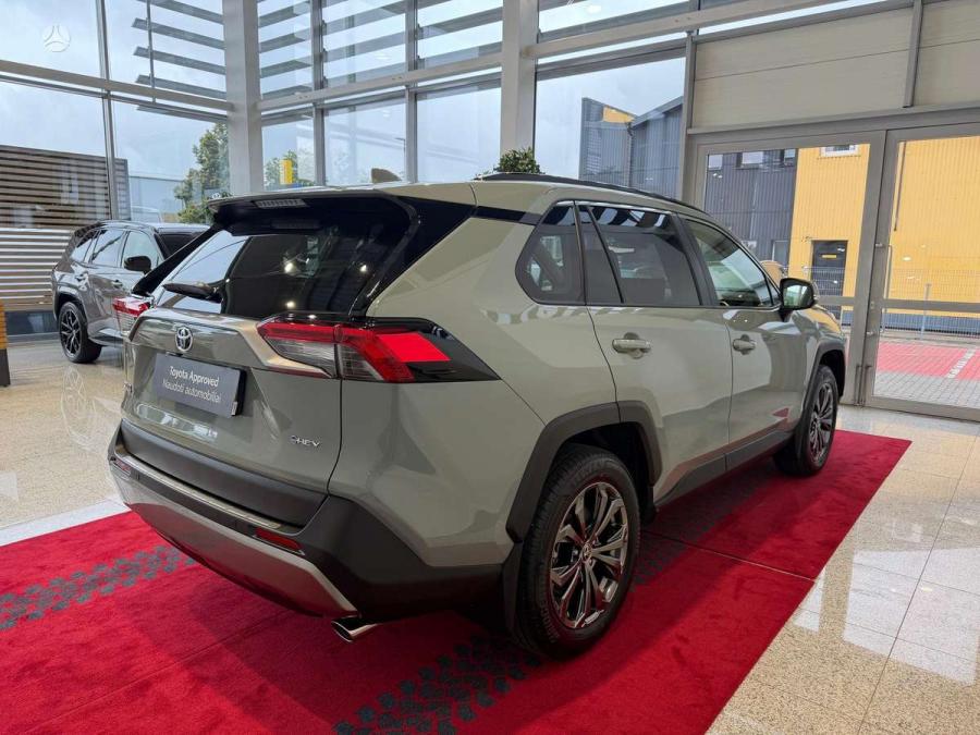 Zaļš Toyota RAV4 2025 Šauļi, ar dzinēja tilpumu 2.49 L un nobraukumu 16 tūkst. km par 38500 €, foto 5 vietnē AUTOMOTO.COM.LV