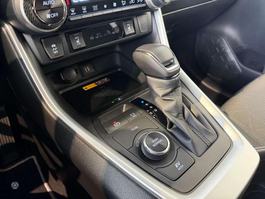 Zaļš Toyota RAV4 2025 Šauļi, ar dzinēja tilpumu 2.49 L un nobraukumu 16 tūkst. km par 38500 €, foto 16 vietnē AUTOMOTO.COM.LV