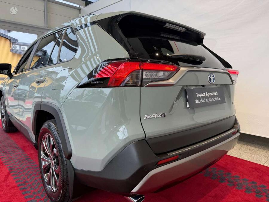 Zaļš Toyota RAV4 2025 Šauļi, ar dzinēja tilpumu 2.49 L un nobraukumu 16 tūkst. km par 38500 €, foto 25 vietnē AUTOMOTO.COM.LV