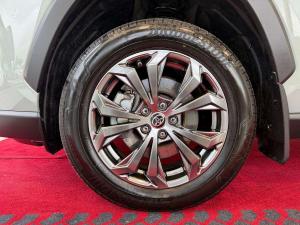 Zaļš Toyota RAV4 2025 Šauļi, ar dzinēja tilpumu 2.49 L un nobraukumu 16 tūkst. km par 38500 €, foto 27 vietnē AUTOMOTO.COM.LV