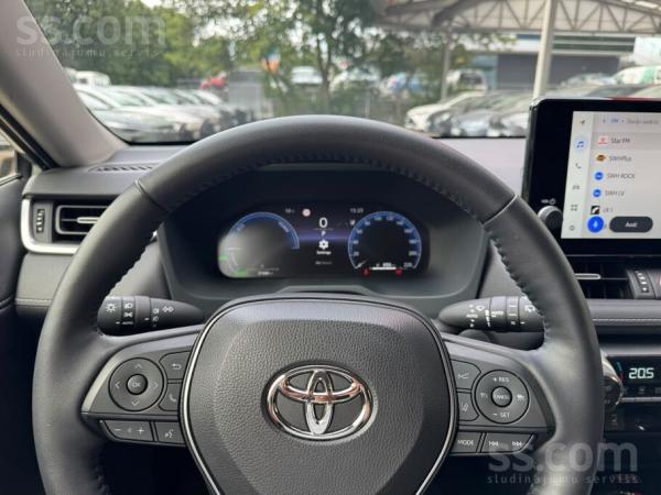 Green Toyota RAV4 2025 in Riga, with an engine capacity of 2.50 L and mileage of 21 thousand km for 35850 €, photo 10 on AUTOMOTO.COM.LV