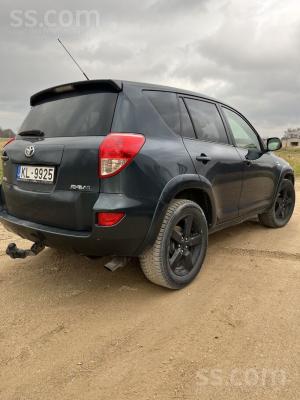 Zaļš Toyota RAV4 2008 Kuldīga, ar dzinēja tilpumu 2.20 L un nobraukumu 388 tūkst. km par 3800 €, foto 3 vietnē AUTOMOTO.COM.LV
