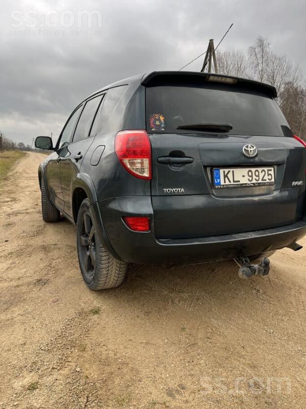 Zaļš Toyota RAV4 2008 Kuldīga, ar dzinēja tilpumu 2.20 L un nobraukumu 388 tūkst. km par 3800 €, foto 4 vietnē AUTOMOTO.COM.LV