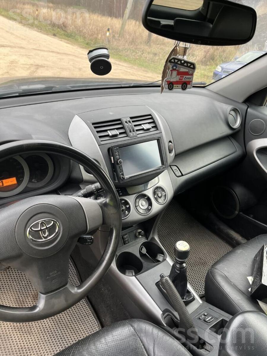 Zaļš Toyota RAV4 2008 Kuldīga, ar dzinēja tilpumu 2.20 L un nobraukumu 388 tūkst. km par 3800 €, foto 5 vietnē AUTOMOTO.COM.LV