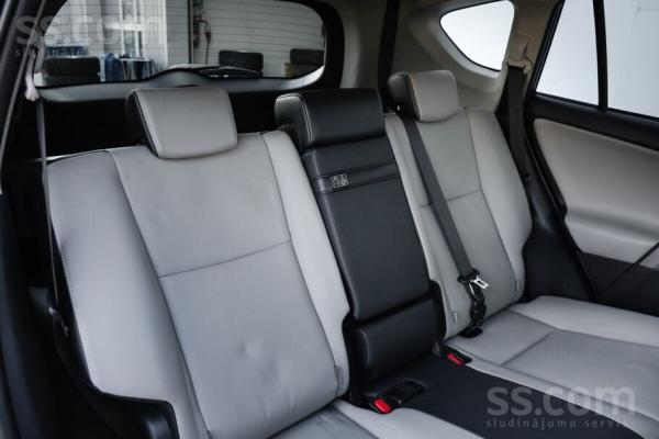 Zaļš Toyota RAV4 2018 Rīga, ar dzinēja tilpumu 2.40 L un nobraukumu 103 tūkst. km par 18900 €, foto 7 vietnē AUTOMOTO.COM.LV