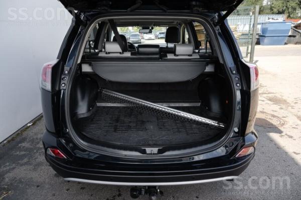 Zaļš Toyota RAV4 2018 Rīga, ar dzinēja tilpumu 2.40 L un nobraukumu 103 tūkst. km par 18900 €, foto 8 vietnē AUTOMOTO.COM.LV