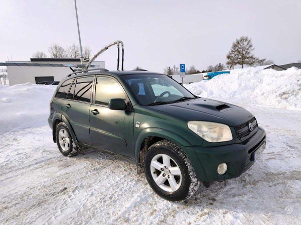 Green Toyota RAV4 2004 in Siauliai, with an engine capacity of 2.00 L and mileage of 413 thousand km for 2400 €, photo 1 on AUTOMOTO.COM.LV