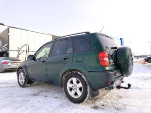 Green Toyota RAV4 2004 in Siauliai, with an engine capacity of 2.00 L and mileage of 413 thousand km for 2400 €, photo 2 on AUTOMOTO.COM.LV