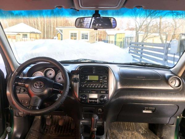 Green Toyota RAV4 2004 in Siauliai, with an engine capacity of 2.00 L and mileage of 413 thousand km for 2400 €, photo 4 on AUTOMOTO.COM.LV