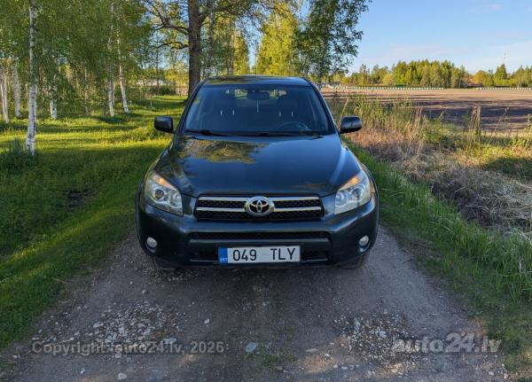 Zaļš Toyota RAV4 2006 Pērnava, ar dzinēja tilpumu 2.20 L un nobraukumu 316 tūkst. km par 3600 €, foto 3 vietnē AUTOMOTO.COM.LV