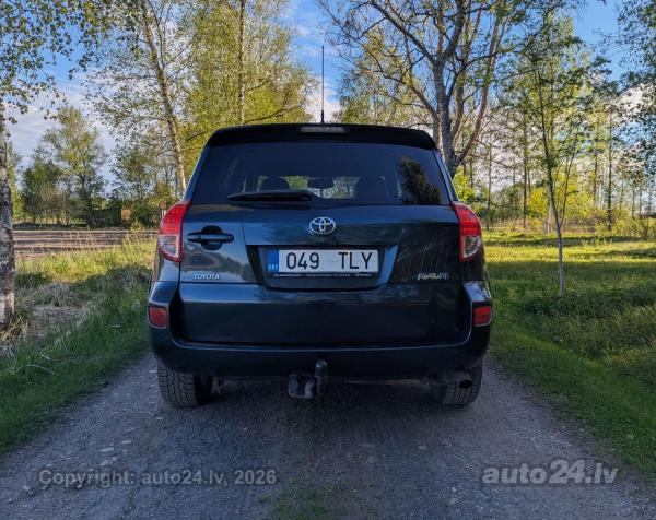 Zaļš Toyota RAV4 2006 Pērnava, ar dzinēja tilpumu 2.20 L un nobraukumu 316 tūkst. km par 3600 €, foto 4 vietnē AUTOMOTO.COM.LV