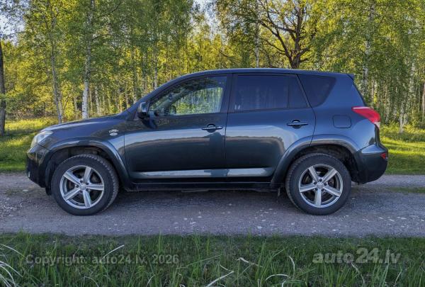 Zaļš Toyota RAV4 2006 Pērnava, ar dzinēja tilpumu 2.20 L un nobraukumu 316 tūkst. km par 3600 €, foto 6 vietnē AUTOMOTO.COM.LV