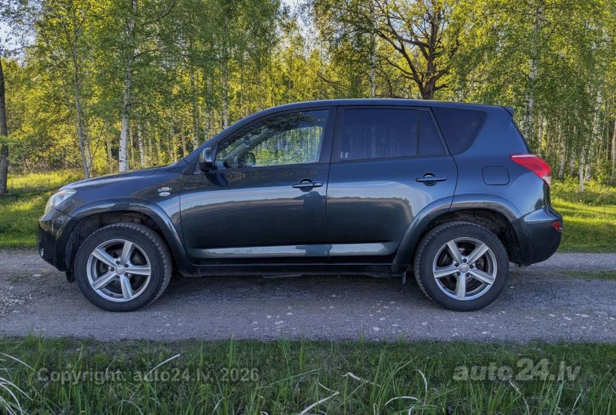 Zaļš Toyota RAV4 2006 Pērnava, ar dzinēja tilpumu 2.20 L un nobraukumu 316 tūkst. km par 3600 €, foto 7 vietnē AUTOMOTO.COM.LV