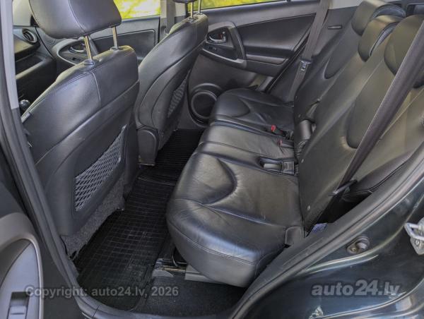 Zaļš Toyota RAV4 2006 Pērnava, ar dzinēja tilpumu 2.20 L un nobraukumu 316 tūkst. km par 3600 €, foto 10 vietnē AUTOMOTO.COM.LV