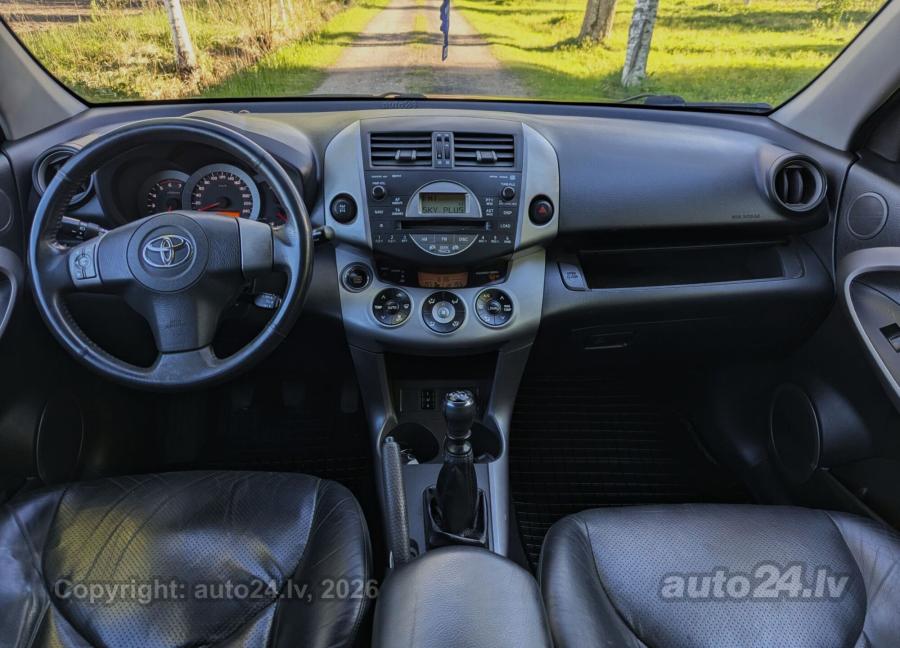 Zaļš Toyota RAV4 2006 Pērnava, ar dzinēja tilpumu 2.20 L un nobraukumu 316 tūkst. km par 3600 €, foto 13 vietnē AUTOMOTO.COM.LV