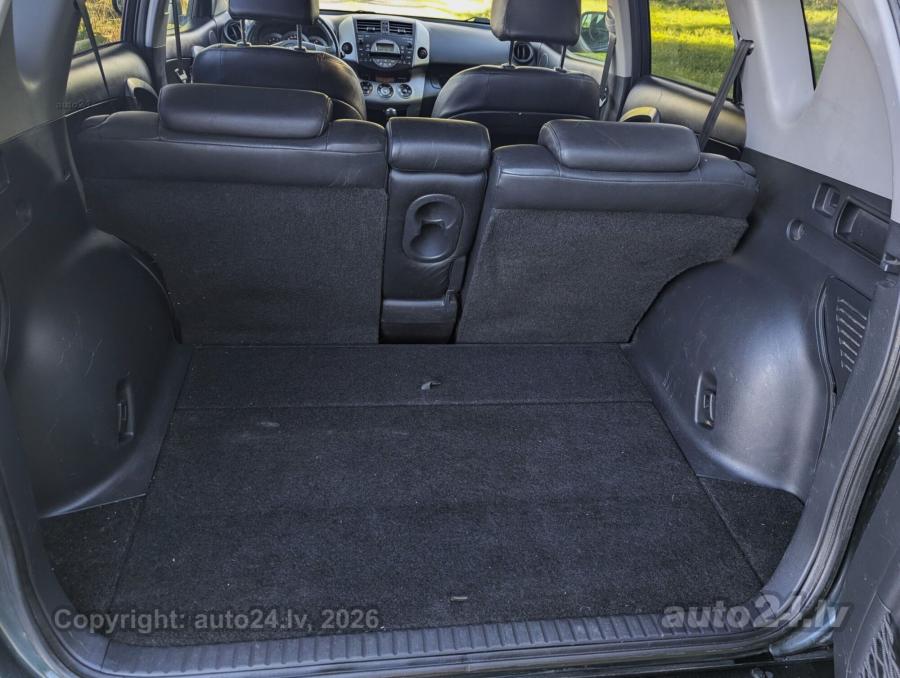 Zaļš Toyota RAV4 2006 Pērnava, ar dzinēja tilpumu 2.20 L un nobraukumu 316 tūkst. km par 3600 €, foto 18 vietnē AUTOMOTO.COM.LV